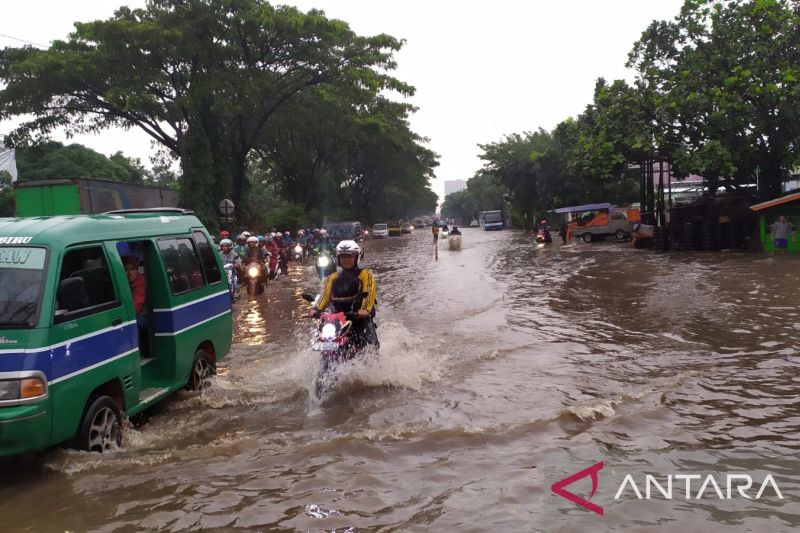 Polrestabes Bandung Imbau Pemotor Tak nekat Terobos Banjir