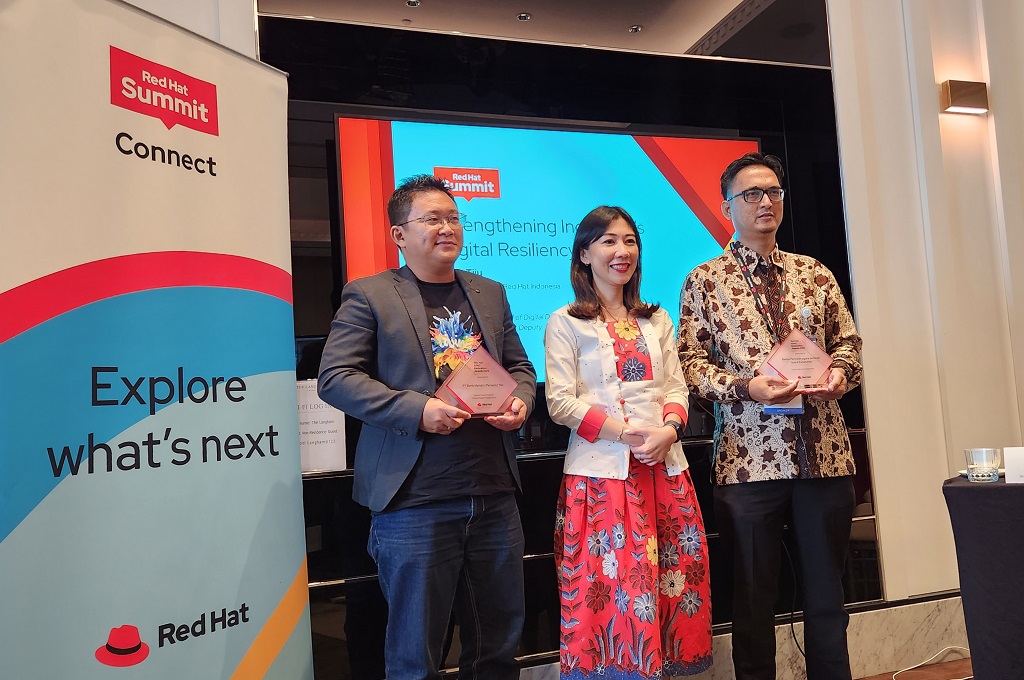 Red Hat Beri Penghargaan Kepada BPJS Kesehatan dan Bank Mandiri