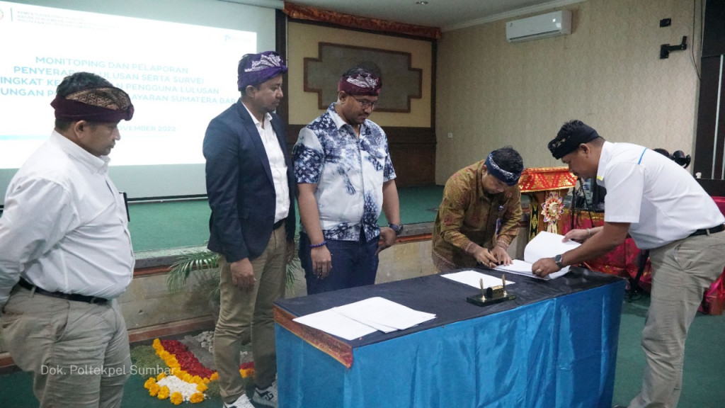 Poltekpel Sumbar Gelar Monitoring dan Survei Kepuasan Pengguna Lulusan Poltekpel Sumbar Gelar Monitoring dan Survei Kepuasan Pengguna Lulusan