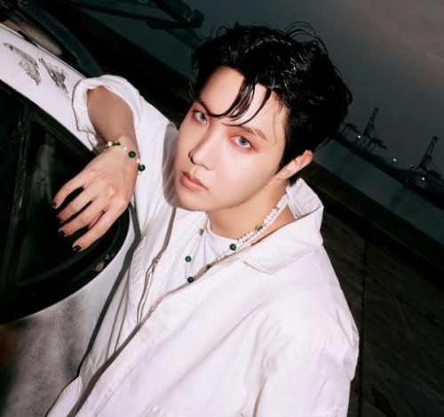 Outfit Terbaik J-Hope, Rapper BTS yang Paling Modis dan Fashionable