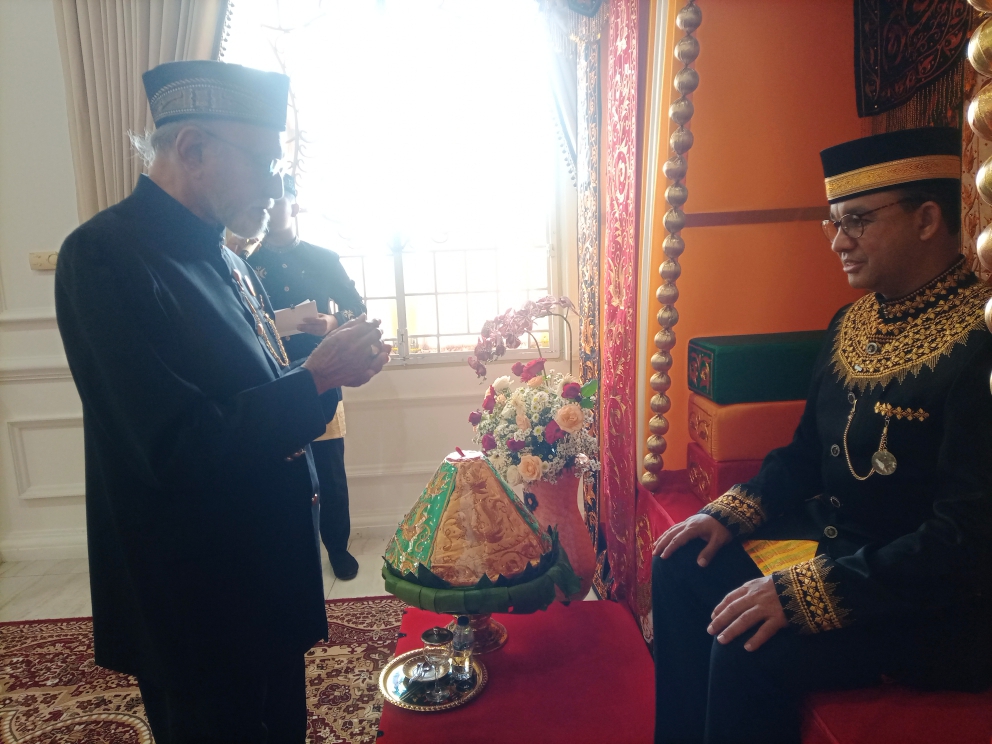 Anies Jalani Tradisi Peusijuek Tiba di Aceh