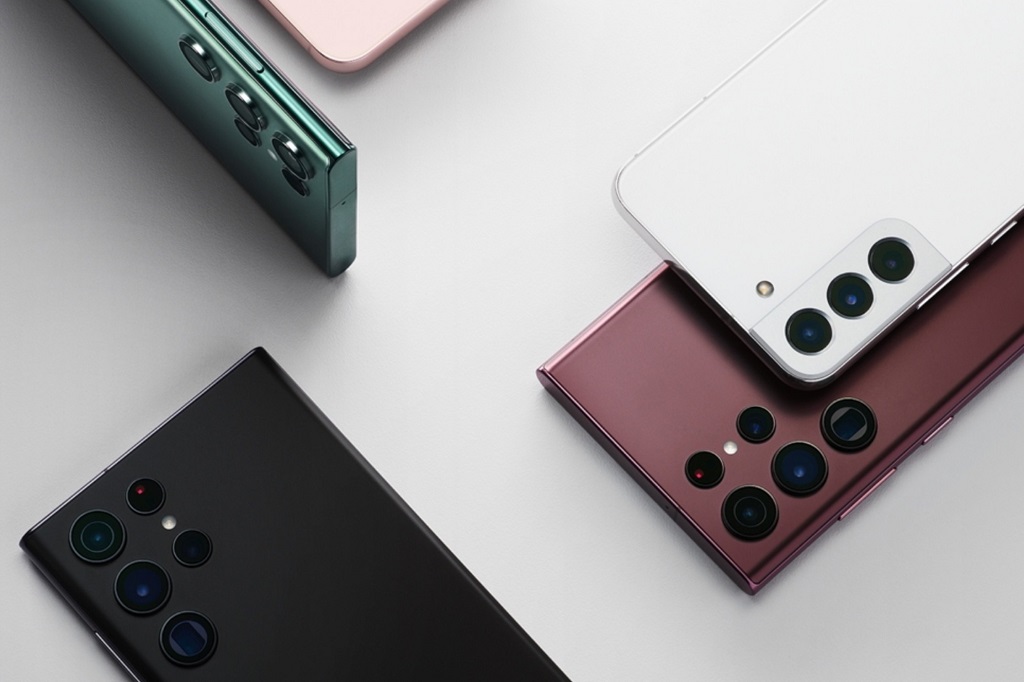 Samsung Gaet Mantan Desainer Mercedes Benz