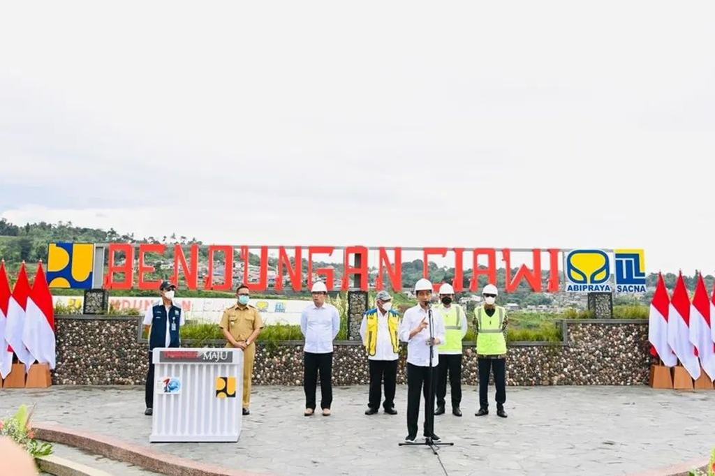 Jokowi Hapus Stigma Jawa Sentris dengan Pembangunan Merata di Daerah
