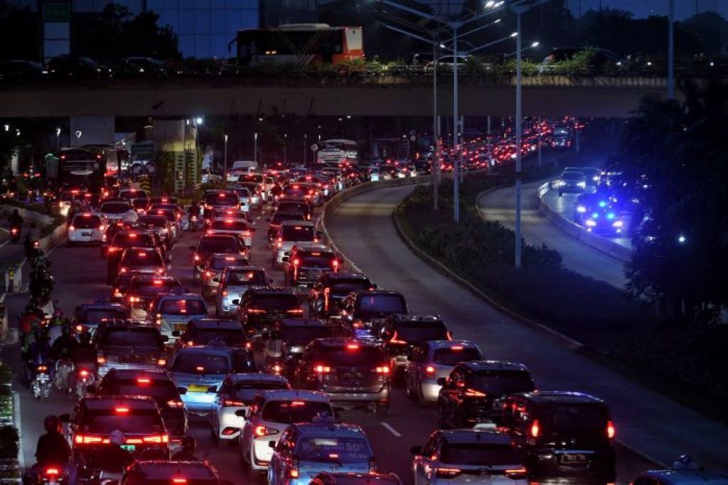 Atasi Kemacetan di Jakarta, Dishub Akan Tutup 27 Titik Putaran Atasi Kemacetan di Jakarta, Dishub Akan Tutup 27 Titik Putaran