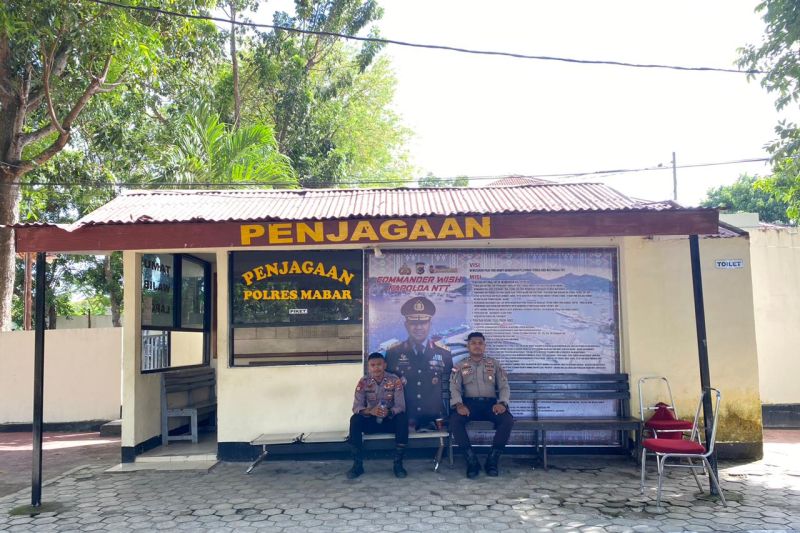 Kapolres Manggarai Barat Diduga Aniaya Anak Buah hingga Terkapar Kapolres Manggarai Barat Diduga Aniaya Anak Buah hingga Terkapar