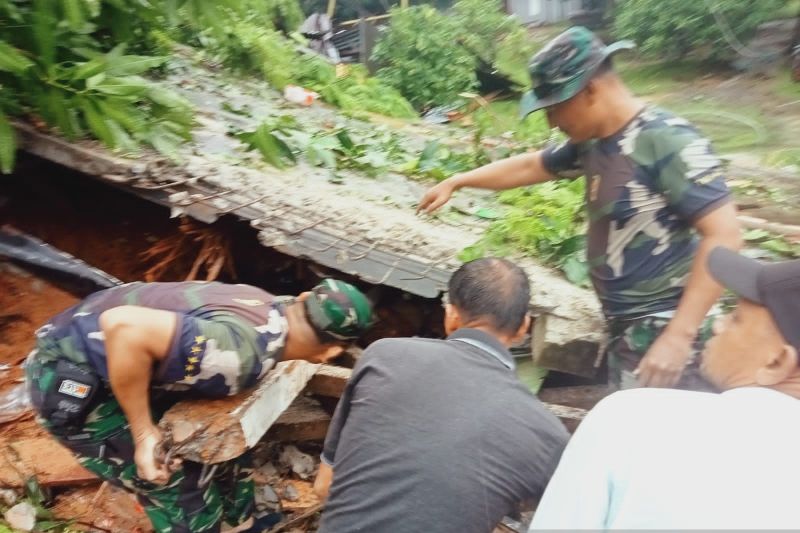 Longsor Timbun Satu Kampung di Natuna Akibat Puncak Bukit Berubah jadi ... Longsor Timbun Satu Kampung di Natuna Akibat Puncak Bukit Berubah jadi ...