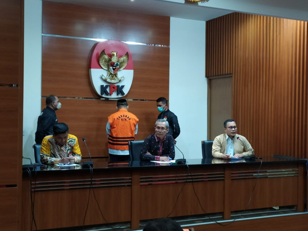 Baru Bebas, Mantan Bupati Sidoarjo Saiful Ilah Ditahan Lagi Baru Bebas, Mantan Bupati Sidoarjo Saiful Ilah Ditahan Lagi