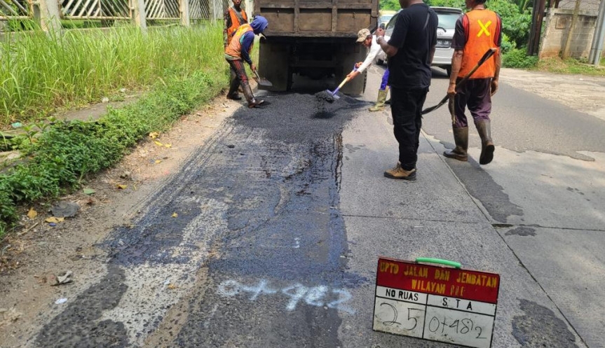 Kabupaten Tangerang Perbaiki Jalan di Jalur Mudik Lebaran