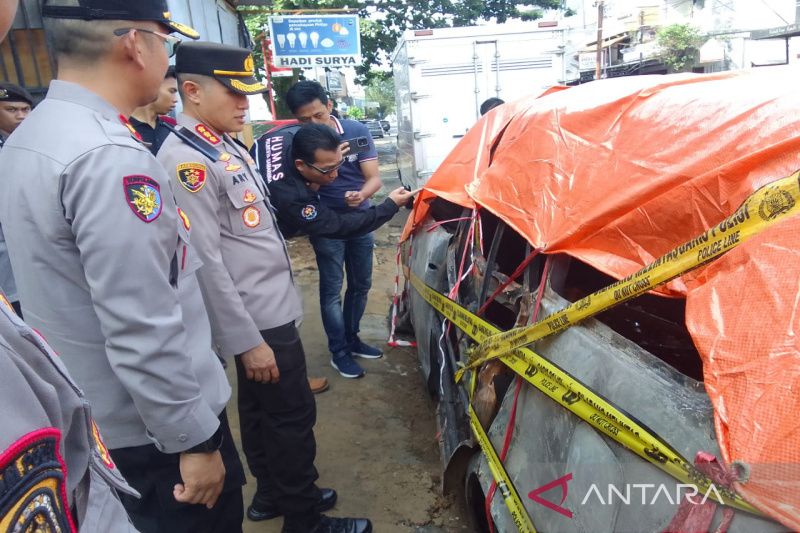 Polresta Samarinda Kejar Pemilik Mobil Pengetap BBM yang Terbakar Polresta Samarinda Kejar Pemilik Mobil Pengetap BBM yang Terbakar