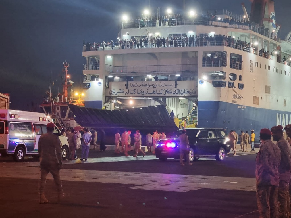 Dubes dan Konjen RI Sambut Ratusan WNI Evakuasi Sudan di Jeddah Dubes dan Konjen RI Sambut Ratusan WNI Evakuasi Sudan di Jeddah