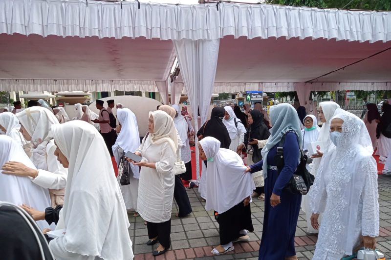 Wali Kota Mataram Buka Bimbingan Manasik Haji Wali Kota Mataram Buka Bimbingan Manasik Haji