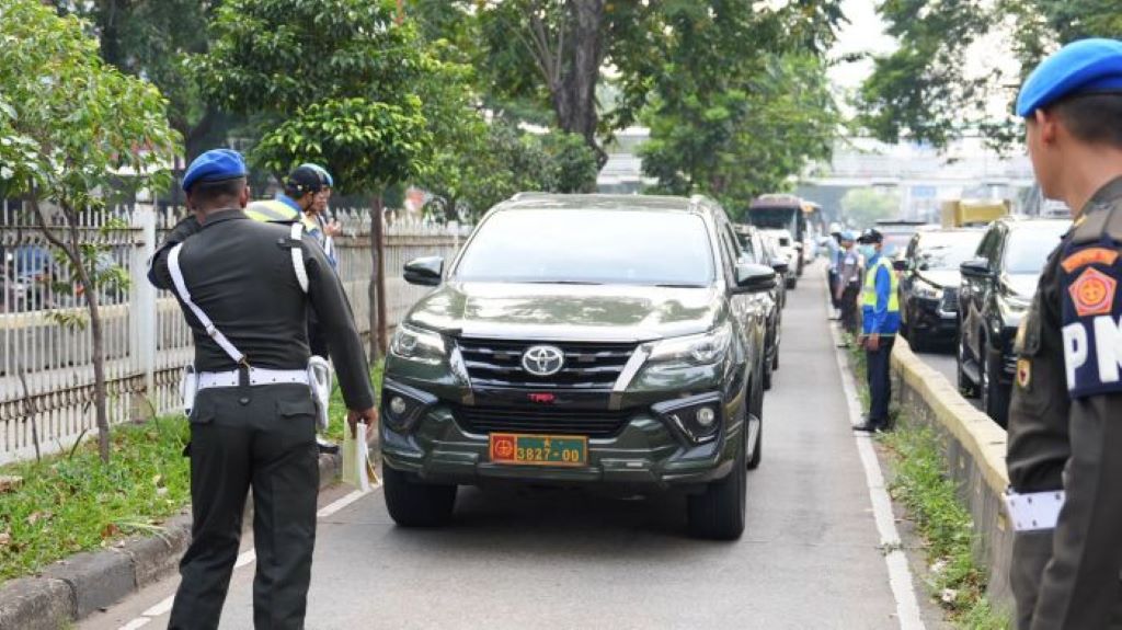 Pemprov DKI dan Polda Metro Jaya Pastikan Sterilisasi Jalur TransJakarta Pemprov DKI dan Polda Metro Jaya Pastikan Sterilisasi Jalur TransJakarta