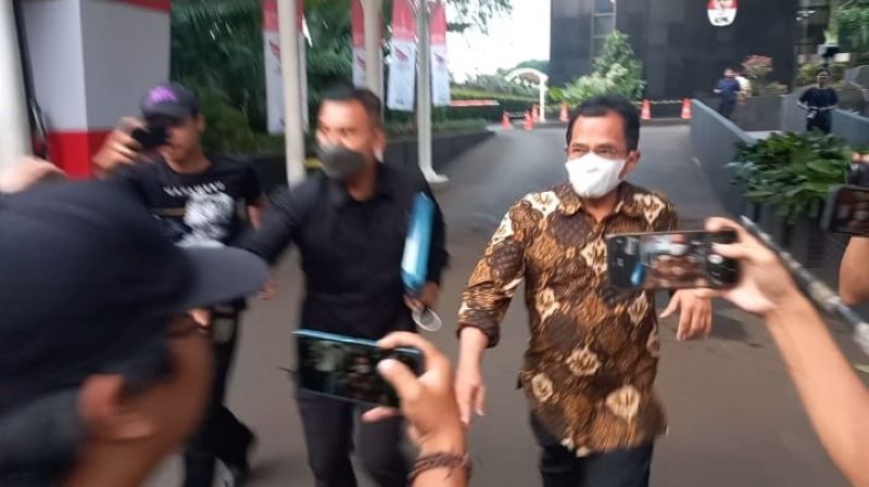 Usai Diperiksa KPK, Sekjen DPR Ngacir Usai Diperiksa KPK, Sekjen DPR Ngacir