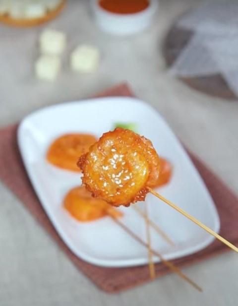 Spicy Cheese Lollipops, Lembut Kenyal Crispy dengan Rice Paper