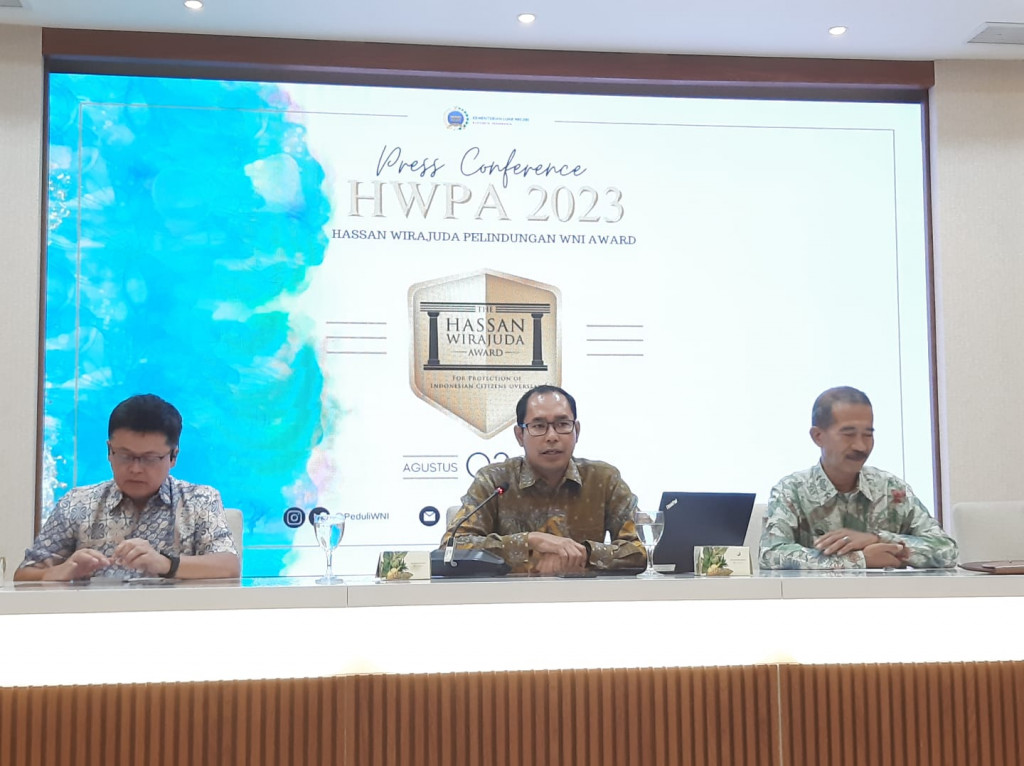 Hassan Wirajuda Award Fokus Perlindungan WNI dari TPPO Hassan Wirajuda Award Fokus Perlindungan WNI dari TPPO