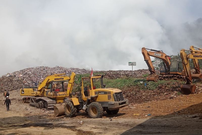 Kebakaran di Zona 1 TPA Sarimukti Padam Kebakaran di Zona 1 TPA Sarimukti Padam
