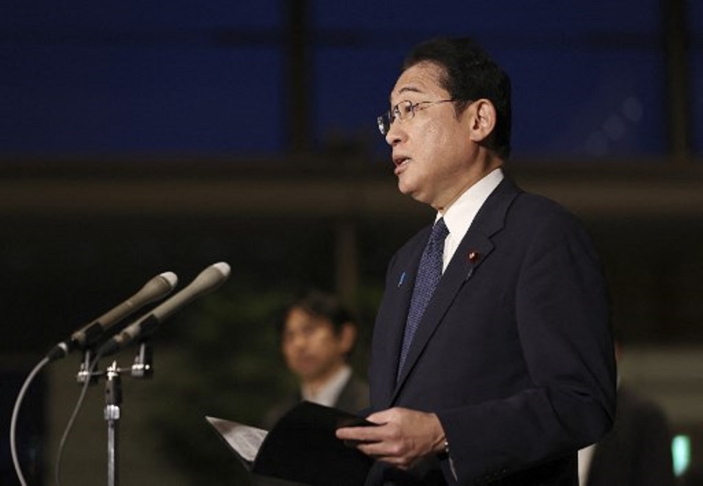 PM Jepang Sesalkan Aksi Pelemparan Batu Terkait Limbah Nuklir Fukushima PM Jepang Sesalkan Aksi Pelemparan Batu Terkait Limbah Nuklir Fukushima