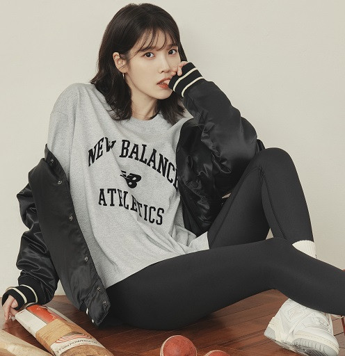 Koleksi New Balance x IU Hadirkan Gaya Sportwear yang Modern, Chic dan ...