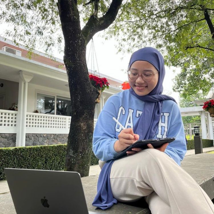Tinggalkan ITB, Zara Anak Ridwan Kamil Kejar Mimpi Kuliah di Newcastle ... Tinggalkan ITB, Zara Anak Ridwan Kamil Kejar Mimpi Kuliah di Newcastle ...