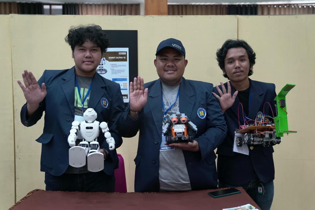 Mahasiswa FTI Budi Luhur Pamerkan Robot Hasil Riset