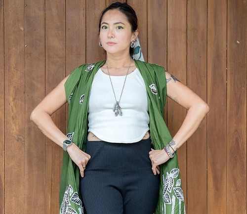 3 Cara Cantik Pakai Kain Batik ala Poppy Sovia, Bikinnya Gampang Banget ...