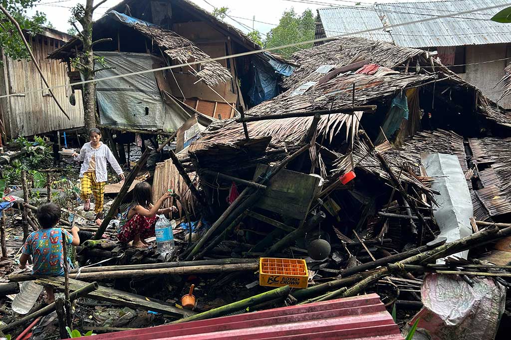 Gempa 7,6 SR Guncang Mindanao, Dua Orang Tewas Gempa 7,6 SR Guncang Mindanao, Dua Orang Tewas