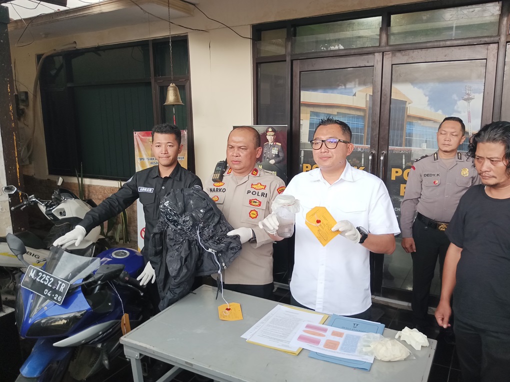 Sakit Hati Dicerai, Pria di Malang Siram Air Keras ke Mantan Istri Sakit Hati Dicerai, Pria di Malang Siram Air Keras ke Mantan Istri