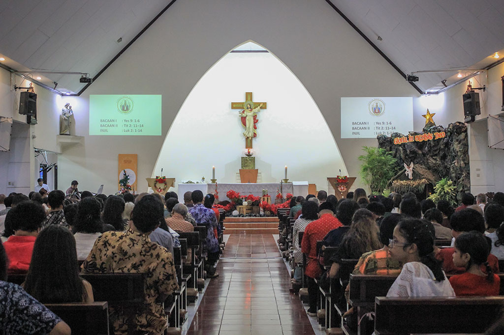 Momen Misa Malam Natal Di Kapel Desa Putera Jagakarsa