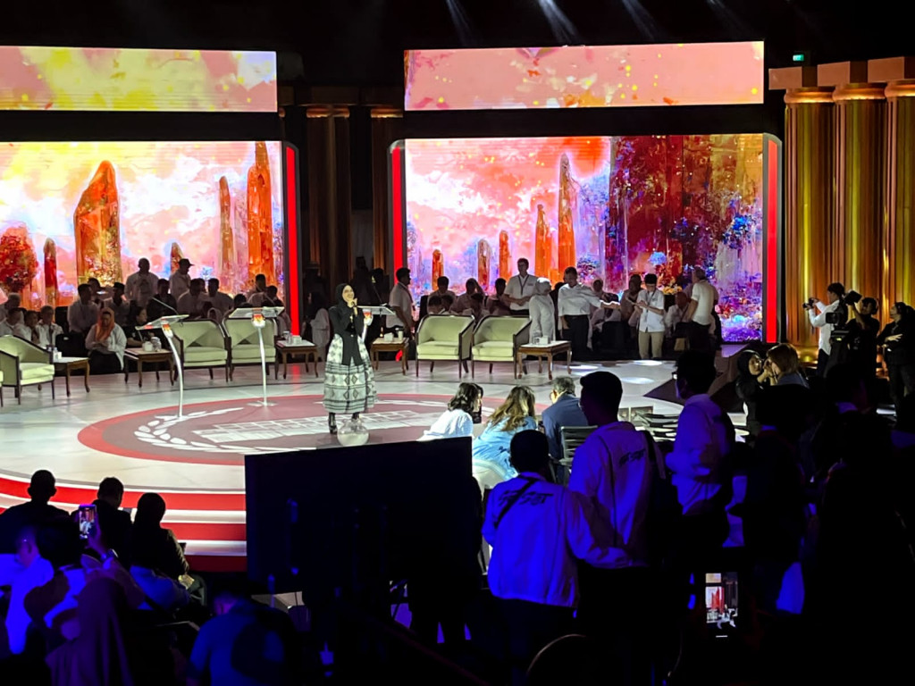 Komentar Kaesang soal Grace dan Isyana Hampiri Moderator di Debat Capres Komentar Kaesang soal Grace dan Isyana Hampiri Moderator di Debat Capres