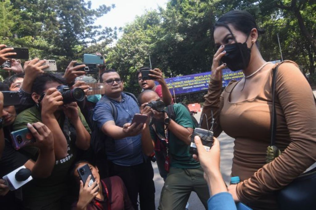 Mangkir Pemeriksaan Kasus Film Porno, Siskaeee Dipanggil Ulang Pekan Depan Mangkir Pemeriksaan Kasus Film Porno, Siskaeee Dipanggil Ulang Pekan Depan