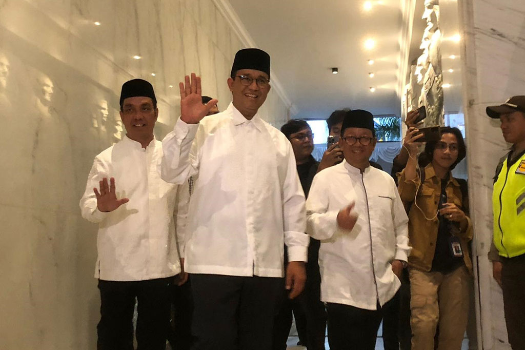 Momen Anies Tiba di NasDem Tower untuk Bukber Momen Anies Tiba di NasDem Tower untuk Bukber