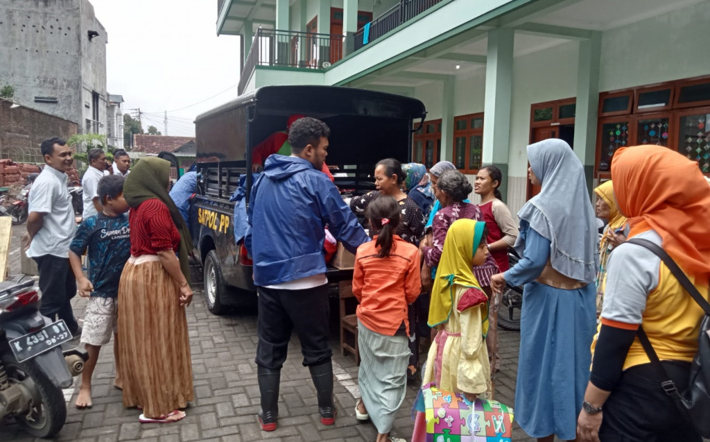 Banjir Kudus Surut Warga Tinggalkan Pengungsian