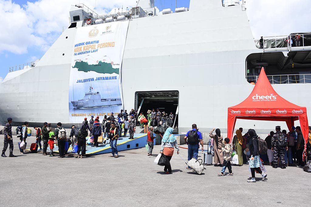 KRI Banda Aceh-593 Bawa Penumpang Mudik Arus Balik ke Jakarta