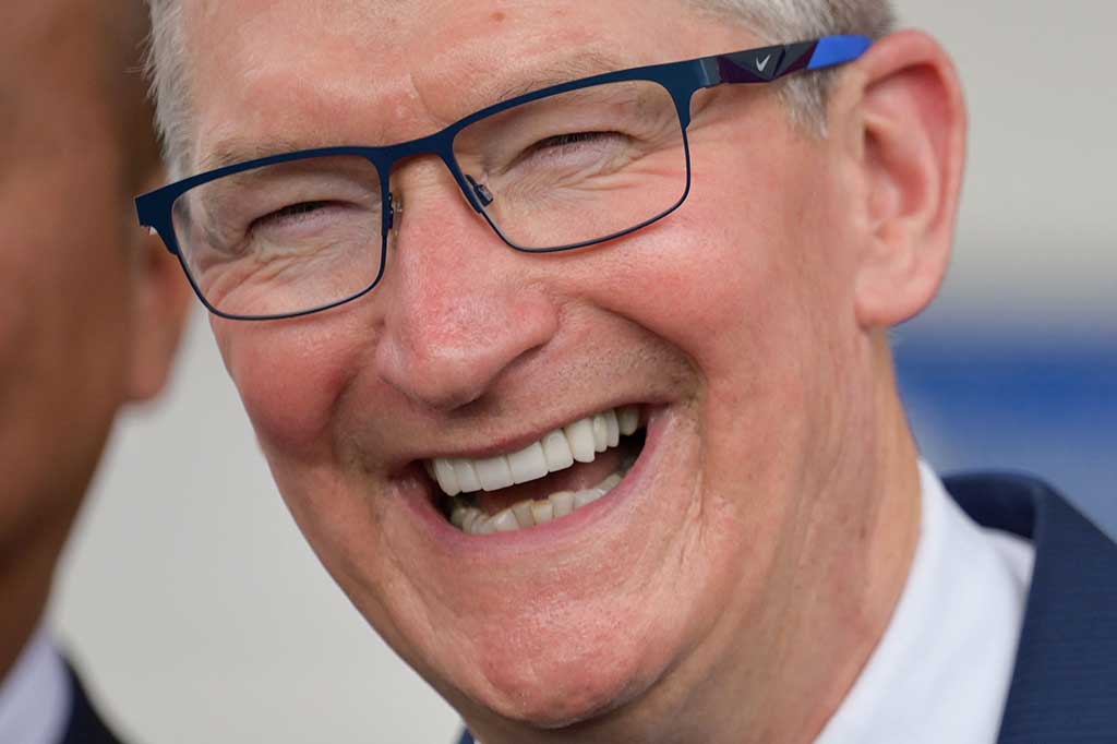 Tim Cook Apple Pertimbangkan Bangun Pabrik Di Indonesia