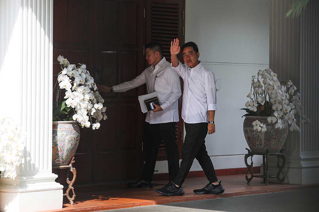 Potret Gibran Tiba di Rumah Prabowo Potret Gibran Tiba di Rumah Prabowo