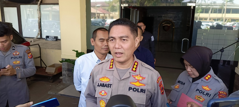 Polda Jabar Tegaskan DPO Pembunuh Vina di Cirebon Bukan Anak Polisi Polda Jabar Tegaskan DPO Pembunuh Vina di Cirebon Bukan Anak Polisi