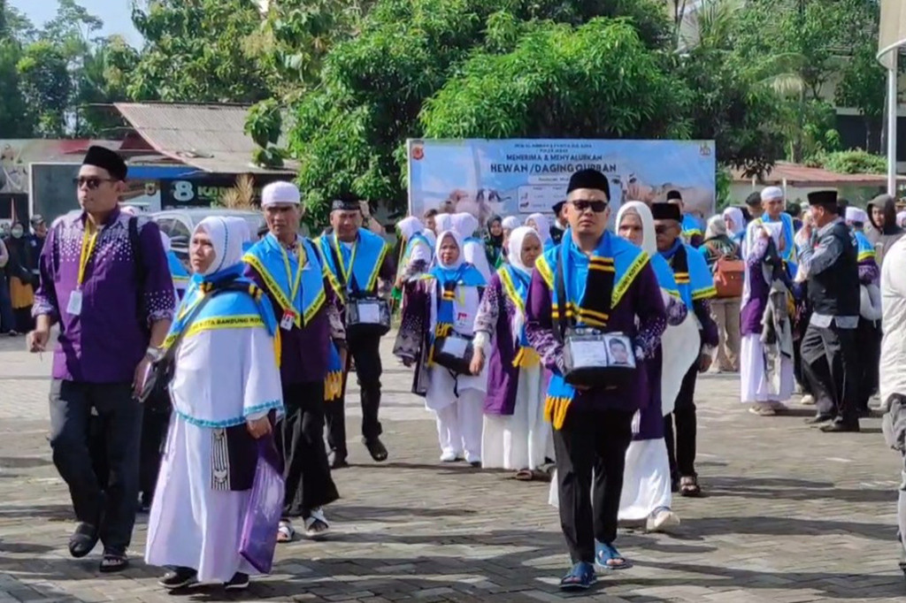 440 Calon Jemaah Haji Kota Bandung Kloter 3 Diberangkatkan