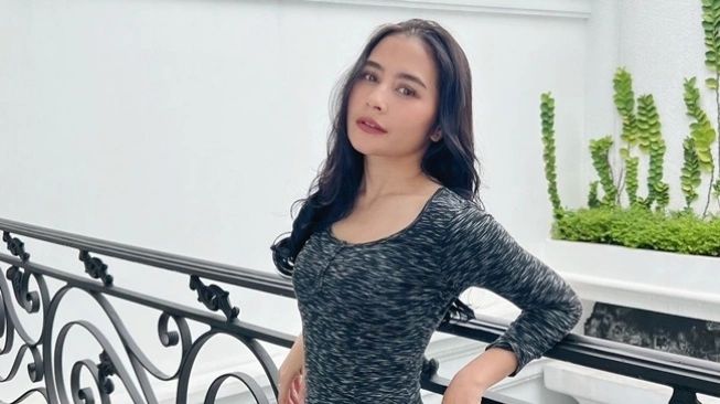 Makin Kurus, Prilly Latuconsina Dikira Diet Ketat hingga Sakit Makin Kurus, Prilly Latuconsina Dikira Diet Ketat hingga Sakit