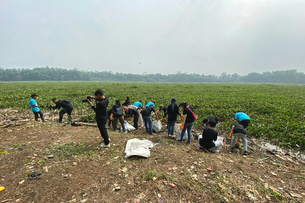 6,8 Ton Sampah Diangkut dari Sungai Citarum 6,8 Ton Sampah Diangkut dari Sungai Citarum