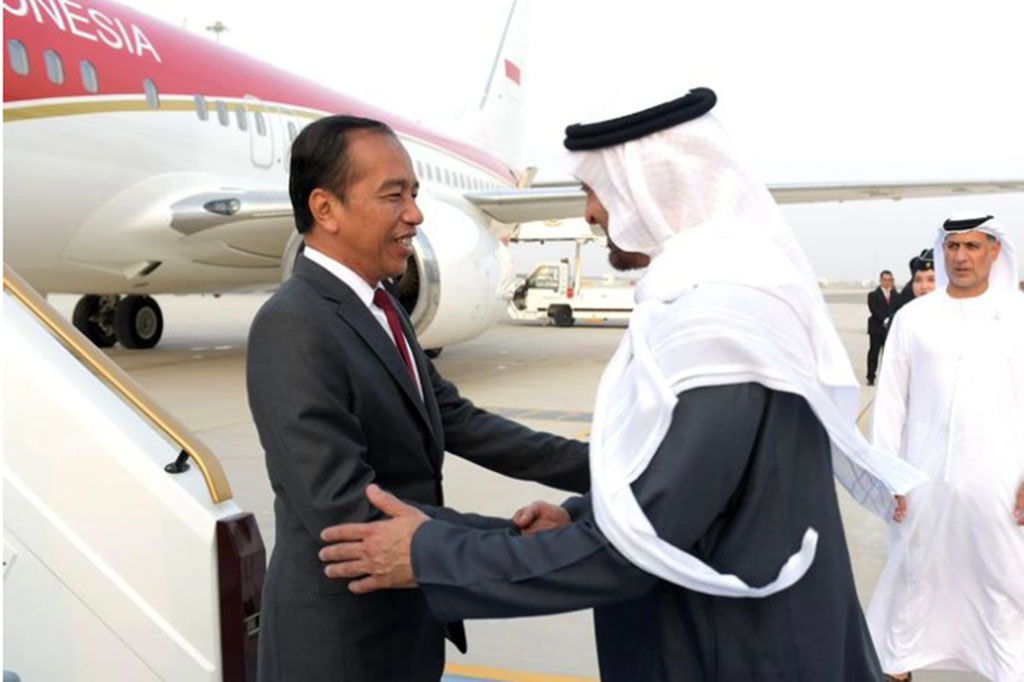 Tiba di Abu Dhabi, Jokowi Disambut Presiden MBZ Tiba di Abu Dhabi, Jokowi Disambut Presiden MBZ