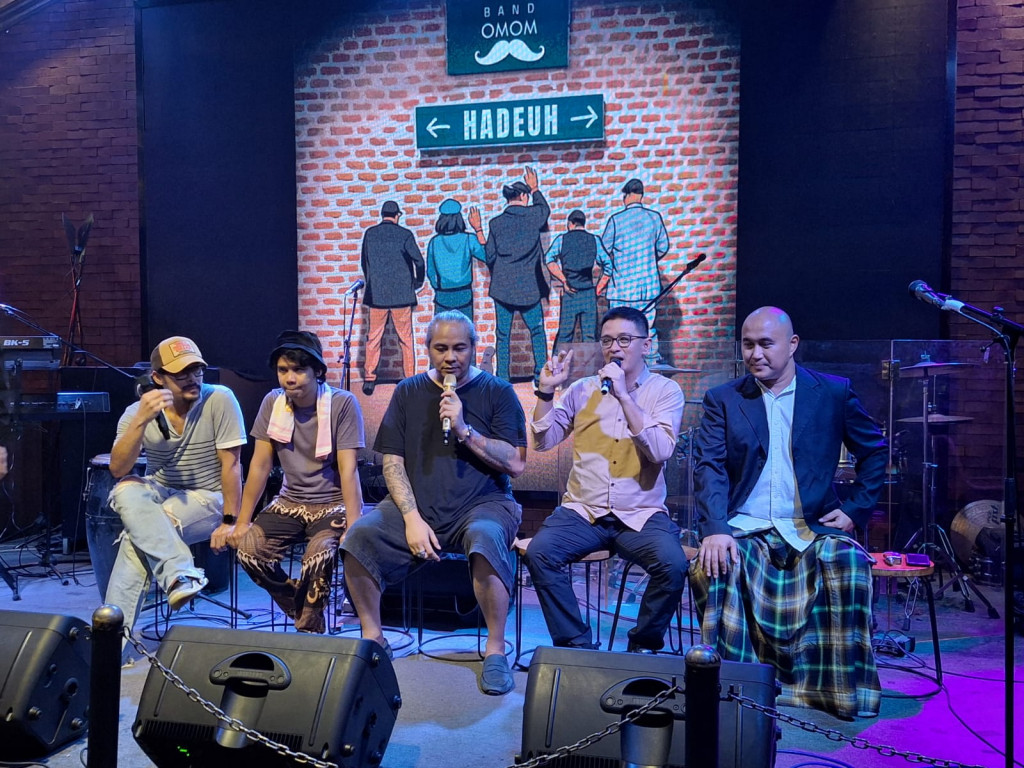Band Om Om Ekspresikan Keresahan Parah Ayah di Lagu Terbaru