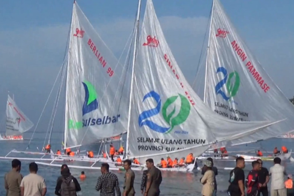Puluhan Perahu Layar Tradisional Ikut Festival Sandeq Race 2024