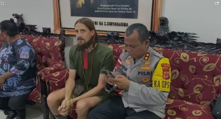 Pilot Susi Air Philip Mehrtens Berhasil Dibebaskan dari KKB, Ini Fakta ... Pilot Susi Air Philip Mehrtens Berhasil Dibebaskan dari KKB, Ini Fakta ...