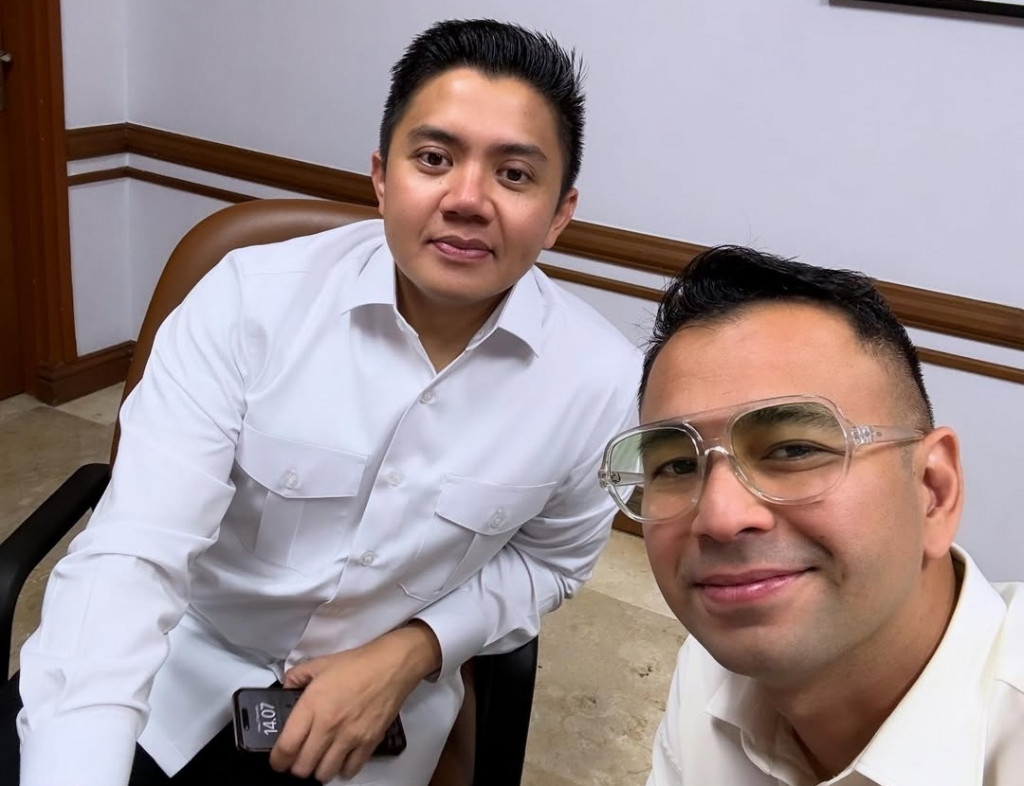 Raffi Ahmad Bagikan Harapan Mayor Teddy Jelang Tahun Baru 2025 Raffi Ahmad Bagikan Harapan Mayor Teddy Jelang Tahun Baru 2025