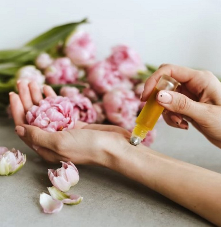 4 Parfum Lokal Beraroma Mawar, Wanginya Candu tapi Gak Bikin Enek