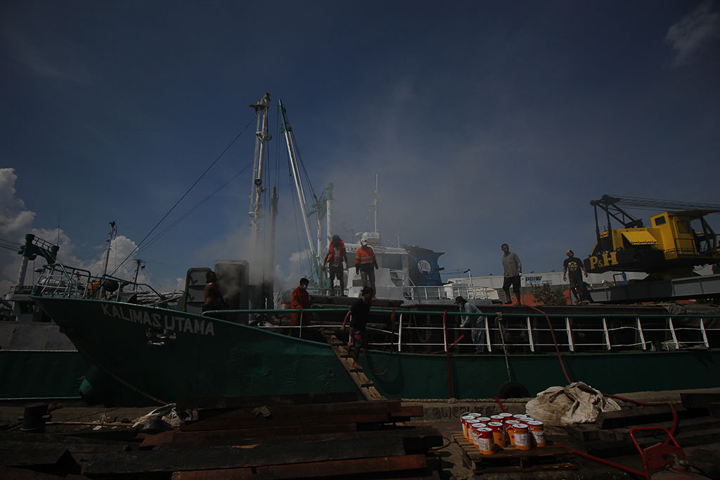 Kapal Motor Kalimas Utama Terbakar