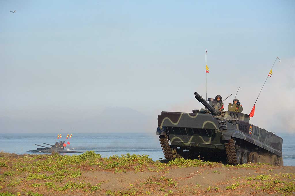 Presiden Saksikan Pendaratan Pasukan Marinir di Situbondo
