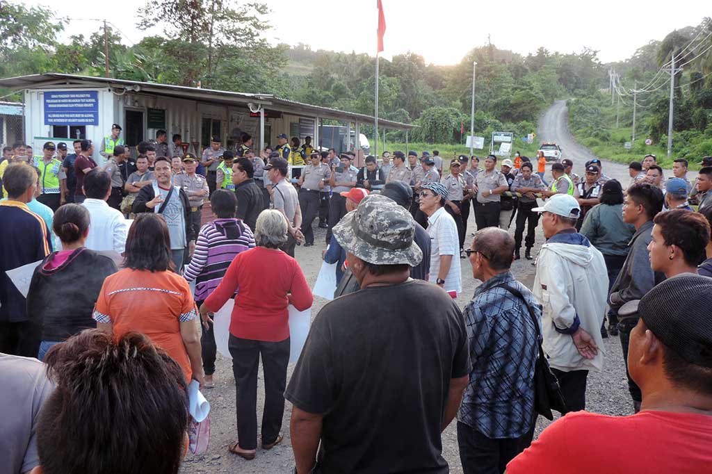 Tuntut Ganti Rugi Lahan, Warga Tutup Jalan Masuk PT Meares Soputan ...