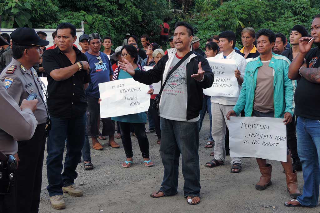 Tuntut Ganti Rugi Lahan, Warga Tutup Jalan Masuk PT Meares Soputan ...