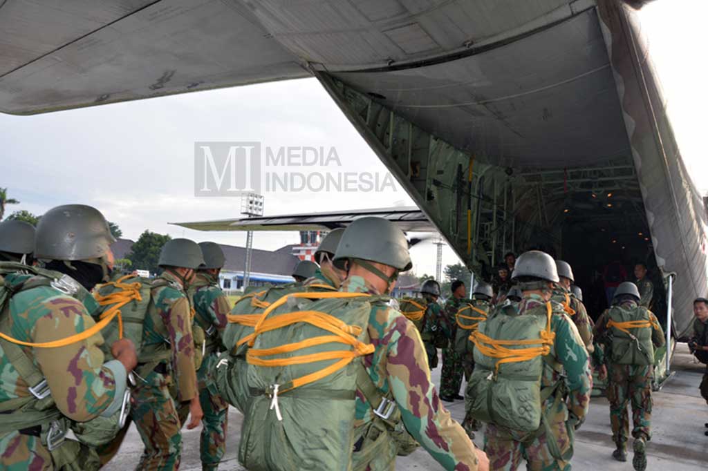 Puluhan Penerjun Paskhas TNI AU Hiasi Langit Gunungkidul